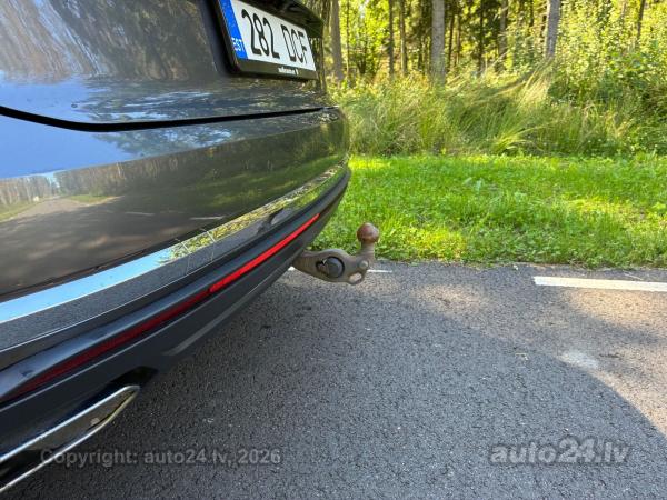 Grey Volkswagen Touareg 2019 in Tallinn, with an engine capacity of 3.00 L and mileage of 175 thousand km for 32900 €, photo 8 on AUTOMOTO.COM.LV