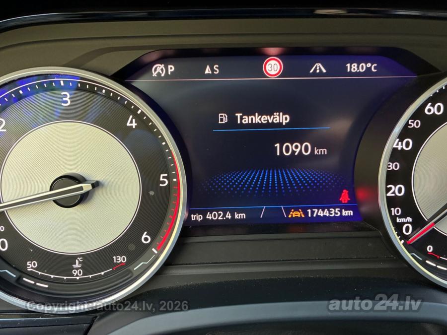 Pelēks Volkswagen Touareg 2019 Tallina, ar dzinēja tilpumu 3.00 L un nobraukumu 175 tūkst. km par 32900 €, foto 12 vietnē AUTOMOTO.COM.LV