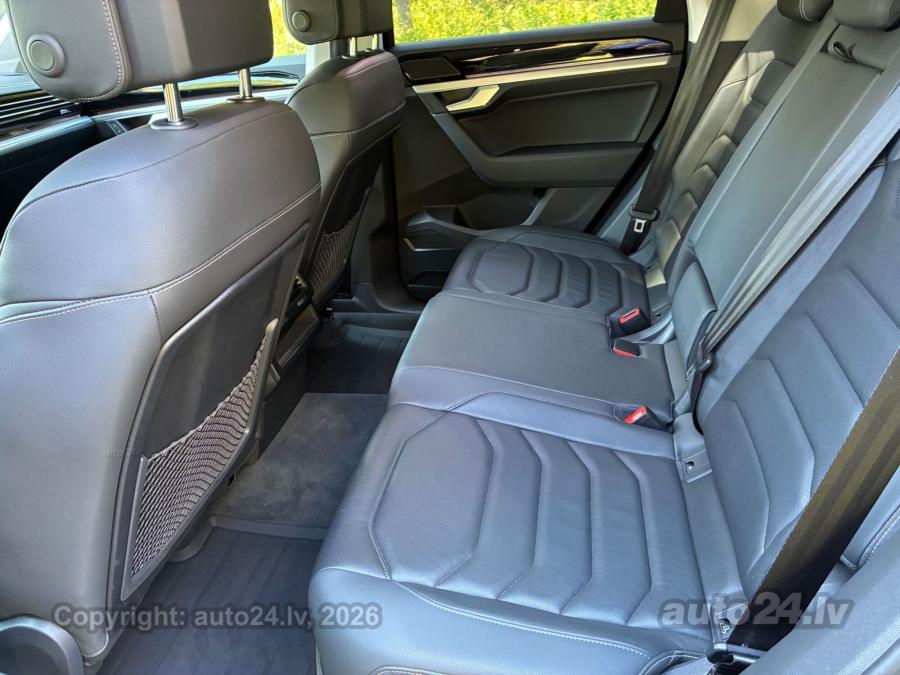 Pelēks Volkswagen Touareg 2019 Tallina, ar dzinēja tilpumu 3.00 L un nobraukumu 175 tūkst. km par 32900 €, foto 16 vietnē AUTOMOTO.COM.LV