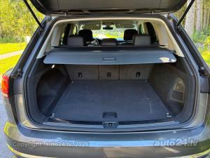 Pelēks Volkswagen Touareg 2019 Tallina, ar dzinēja tilpumu 3.00 L un nobraukumu 175 tūkst. km par 32900 €, foto 17 vietnē AUTOMOTO.COM.LV