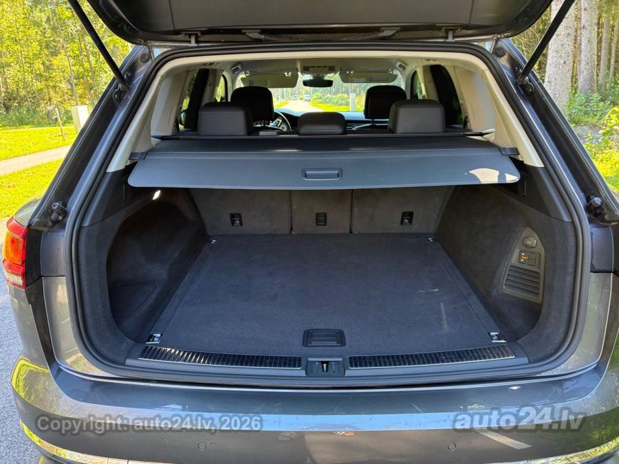 Pelēks Volkswagen Touareg 2019 Tallina, ar dzinēja tilpumu 3.00 L un nobraukumu 175 tūkst. km par 32900 €, foto 17 vietnē AUTOMOTO.COM.LV