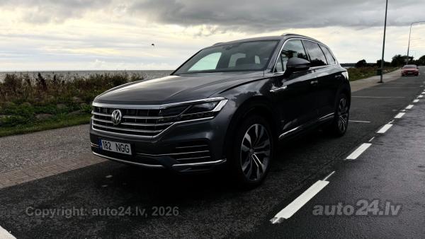 Grey Volkswagen Touareg 2019 in Tallinn, with an engine capacity of 3.00 L and mileage of 170 thousand km for 35999 €, photo 3 on AUTOMOTO.COM.LV