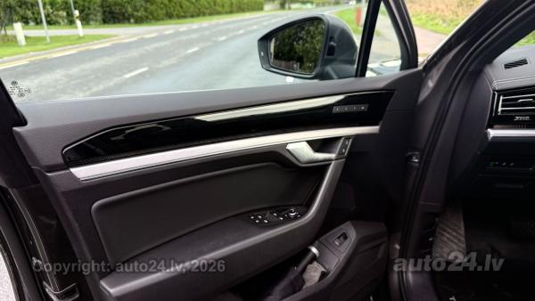 Grey Volkswagen Touareg 2019 in Tallinn, with an engine capacity of 3.00 L and mileage of 170 thousand km for 35999 €, photo 10 on AUTOMOTO.COM.LV