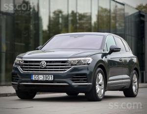 Grey Volkswagen Touareg 2019 in Riga, with an engine capacity of 3.00 L and mileage of 188 thousand km for 32000 €, photo  on AUTOMOTO.COM.LV