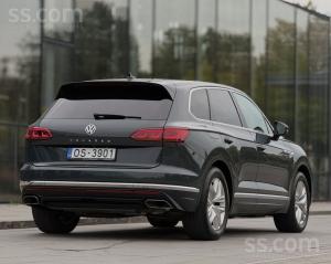 Pelēks Volkswagen Touareg 2019 Rīga, ar dzinēja tilpumu 3.00 L un nobraukumu 188 tūkst. km par 32000 €, foto 8 vietnē AUTOMOTO.COM.LV