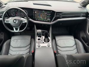Pelēks Volkswagen Touareg 2019 Rīga, ar dzinēja tilpumu 3.00 L un nobraukumu 188 tūkst. km par 32000 €, foto 16 vietnē AUTOMOTO.COM.LV