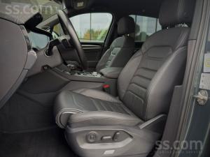 Pelēks Volkswagen Touareg 2019 Rīga, ar dzinēja tilpumu 3.00 L un nobraukumu 188 tūkst. km par 32000 €, foto 17 vietnē AUTOMOTO.COM.LV