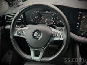 Pelēks Volkswagen Touareg 2019 Rīga, ar dzinēja tilpumu 3.00 L un nobraukumu 188 tūkst. km par 32000 €, foto 21 vietnē AUTOMOTO.COM.LV