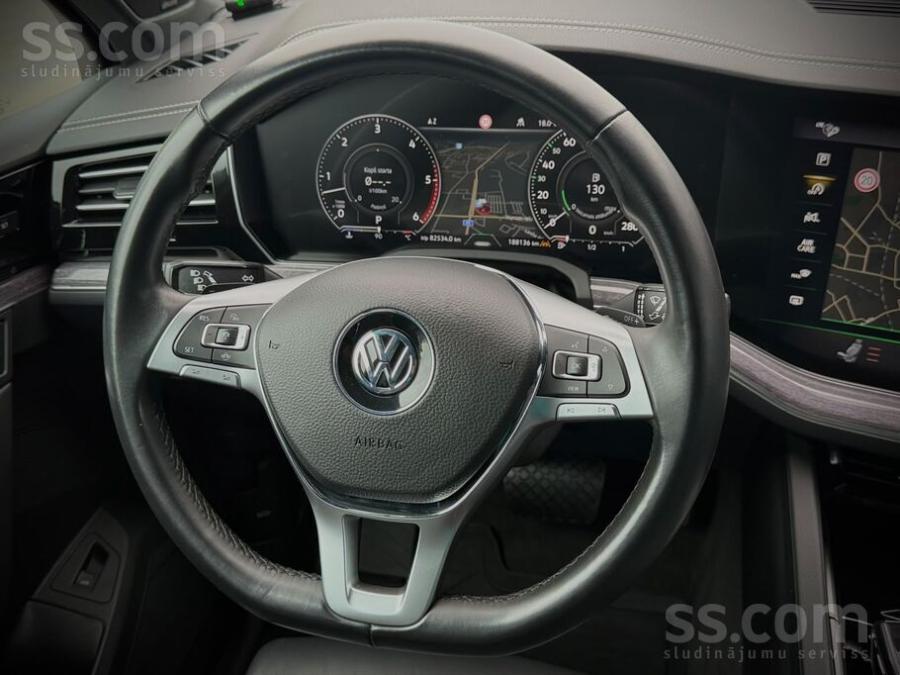 Pelēks Volkswagen Touareg 2019 Rīga, ar dzinēja tilpumu 3.00 L un nobraukumu 188 tūkst. km par 32000 €, foto 21 vietnē AUTOMOTO.COM.LV