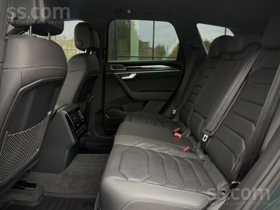 Pelēks Volkswagen Touareg 2019 Rīga, ar dzinēja tilpumu 3.00 L un nobraukumu 188 tūkst. km par 32000 €, foto 26 vietnē AUTOMOTO.COM.LV