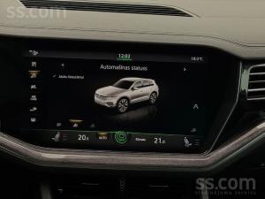 Pelēks Volkswagen Touareg 2019 Rīga, ar dzinēja tilpumu 3.00 L un nobraukumu 188 tūkst. km par 32000 €, foto 33 vietnē AUTOMOTO.COM.LV