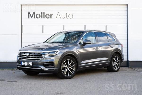 Grey Volkswagen Touareg 2019 in Riga, with an engine capacity of 3.00 L and mileage of 124 thousand km for 30950 €, photo 1 on AUTOMOTO.COM.LV