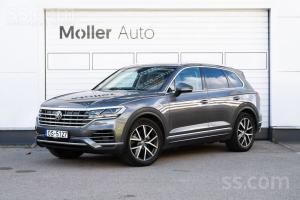 Pelēks Volkswagen Touareg 2019 Rīga, ar dzinēja tilpumu 3.00 L un nobraukumu 124 tūkst. km par 30950 €, foto  vietnē AUTOMOTO.COM.LV