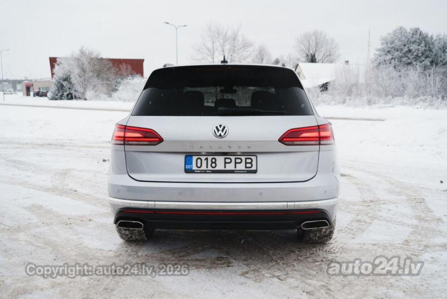 Grey Volkswagen Touareg 2020 in Tartu, with an engine capacity of 3.00 L and mileage of 163 thousand km for 35900 €, photo 5 on AUTOMOTO.COM.LV