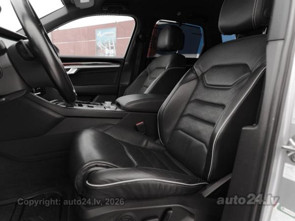 Pelēks Volkswagen Touareg 2020 Tartu, ar dzinēja tilpumu 3.00 L un nobraukumu 163 tūkst. km par 35900 €, foto 7 vietnē AUTOMOTO.COM.LV