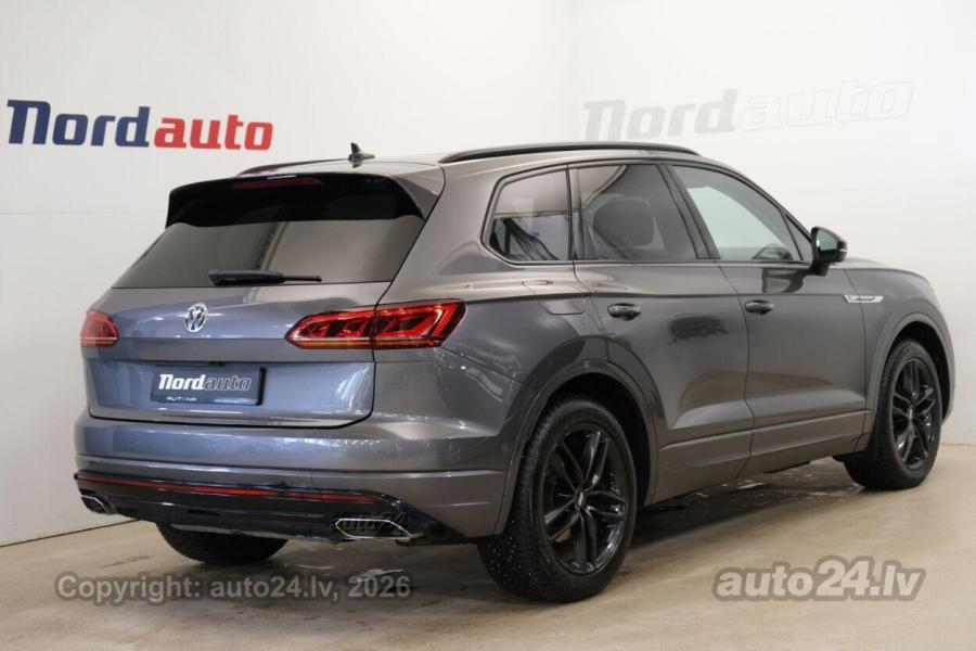 Grey Volkswagen Touareg 2020 in Tallinn, with an engine capacity of 3.00 L and mileage of 156 thousand km for 39900 €, photo 2 on AUTOMOTO.COM.LV