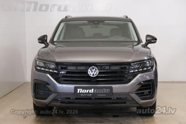 Grey Volkswagen Touareg 2020 in Tallinn, with an engine capacity of 3.00 L and mileage of 156 thousand km for 39900 €, photo 3 on AUTOMOTO.COM.LV