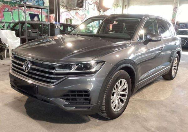 Pelēks Volkswagen Touareg 2020 Radviliškis, ar dzinēja tilpumu 2.97 L un nobraukumu 211 tūkst. km par 24500 €, foto 2 vietnē AUTOMOTO.COM.LV