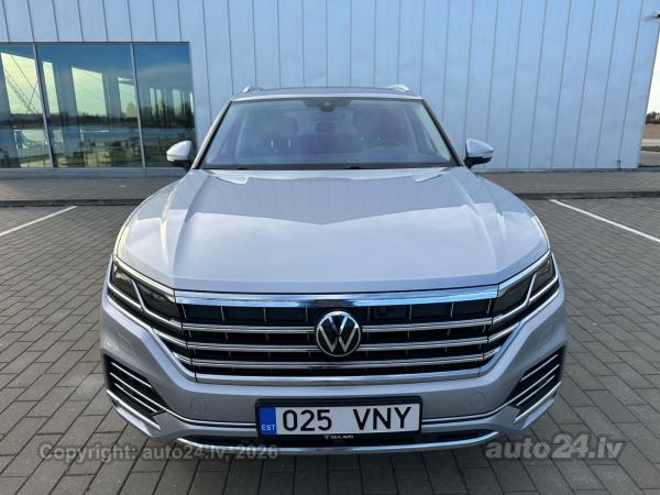 Grey Volkswagen Touareg 2020 in Tallinn, with an engine capacity of 3.00 L and mileage of 152 thousand km for 46000 €, photo 2 on AUTOMOTO.COM.LV