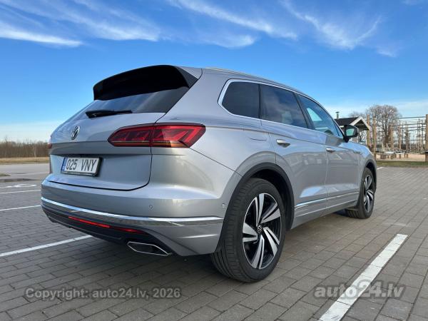 Grey Volkswagen Touareg 2020 in Tallinn, with an engine capacity of 3.00 L and mileage of 152 thousand km for 46000 €, photo 4 on AUTOMOTO.COM.LV
