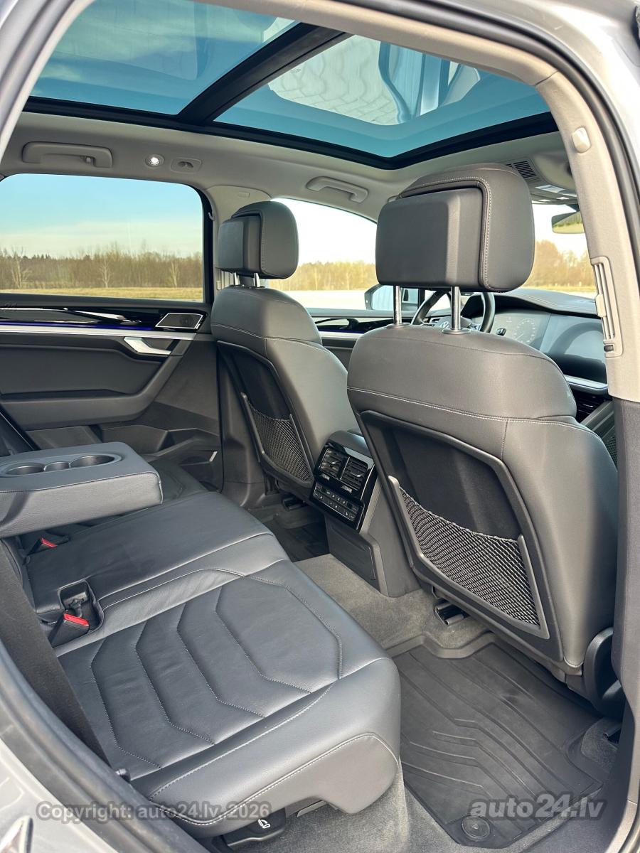 Grey Volkswagen Touareg 2020 in Tallinn, with an engine capacity of 3.00 L and mileage of 152 thousand km for 46000 €, photo 14 on AUTOMOTO.COM.LV