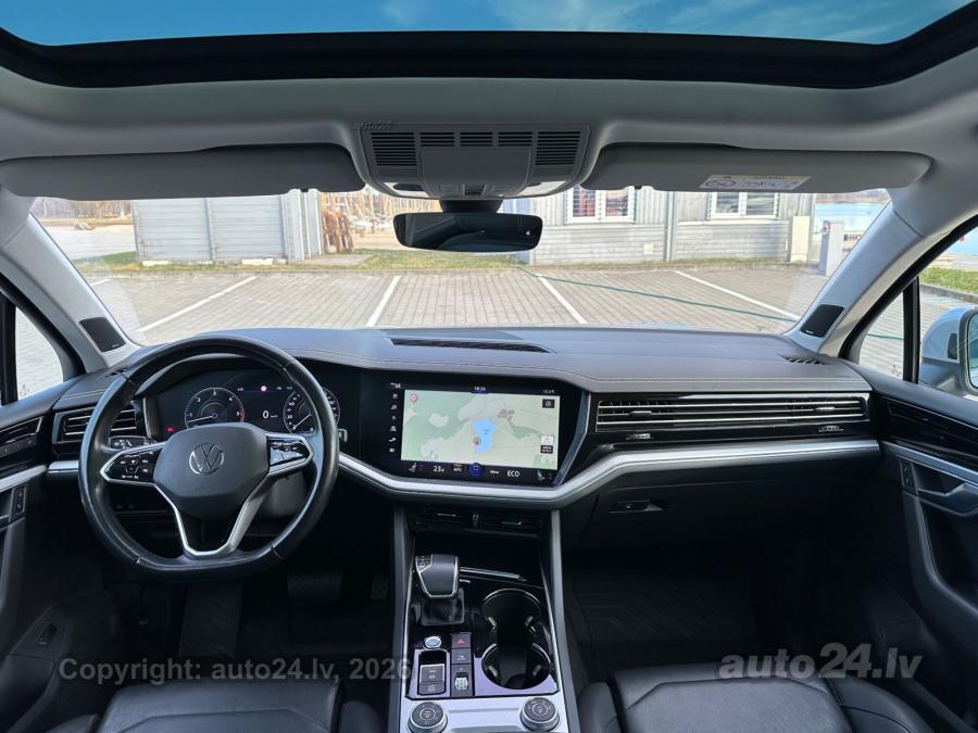 Grey Volkswagen Touareg 2020 in Tallinn, with an engine capacity of 3.00 L and mileage of 152 thousand km for 46000 €, photo 16 on AUTOMOTO.COM.LV