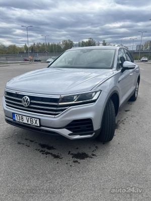 Pelēks Volkswagen Touareg 2020 Tallina, ar dzinēja tilpumu 3.00 L un nobraukumu 112 tūkst. km par 30500 €, foto  vietnē AUTOMOTO.COM.LV