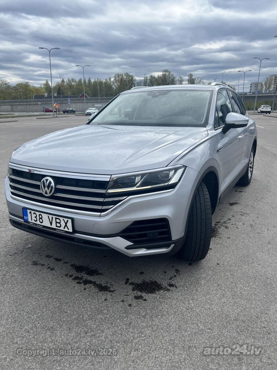Pelēks Volkswagen Touareg 2020 Tallina, ar dzinēja tilpumu 3.00 L un nobraukumu 112 tūkst. km par 30500 €, foto 1 vietnē AUTOMOTO.COM.LV