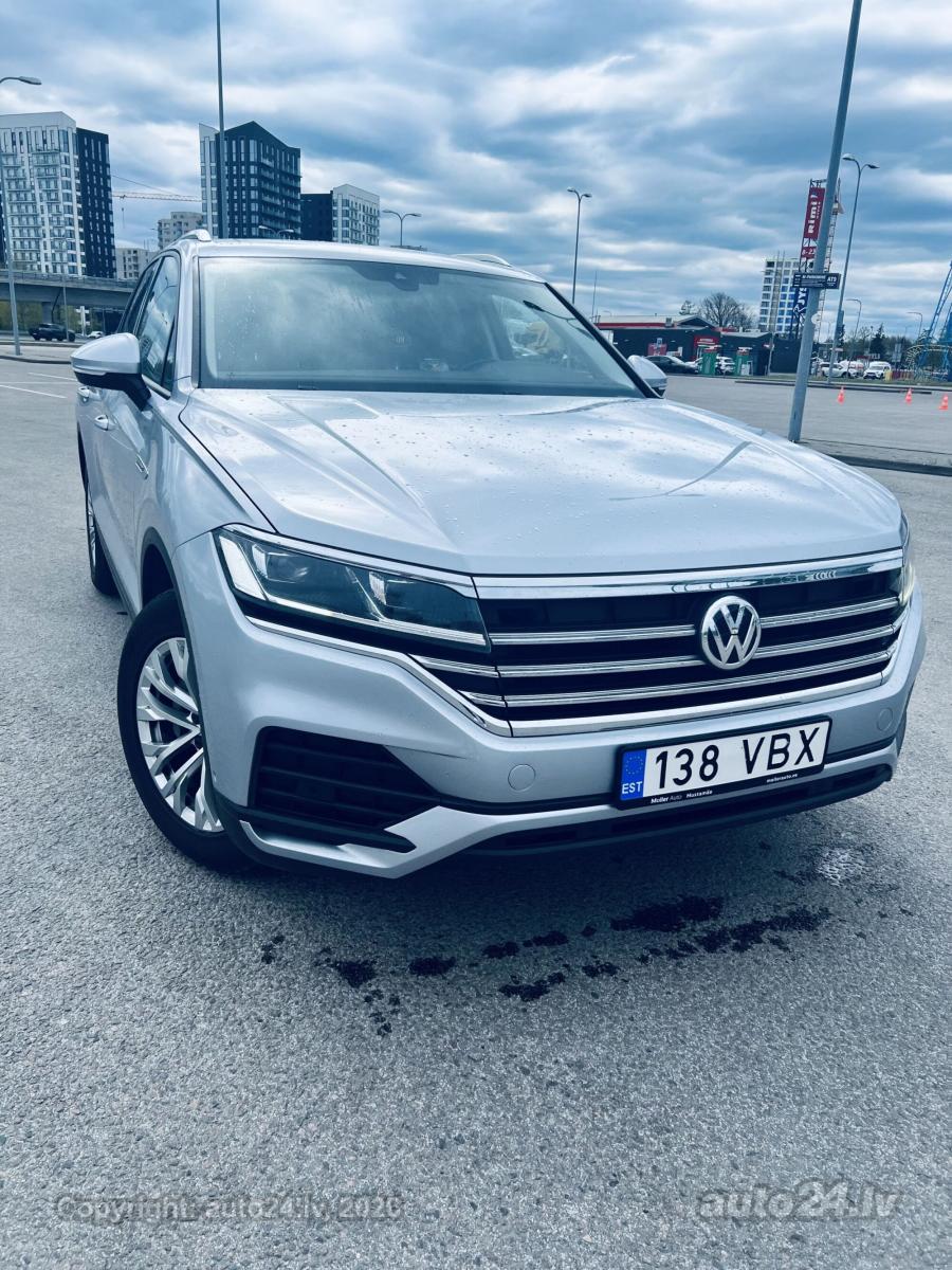 Pelēks Volkswagen Touareg 2020 Tallina, ar dzinēja tilpumu 3.00 L un nobraukumu 112 tūkst. km par 30500 €, foto 4 vietnē AUTOMOTO.COM.LV