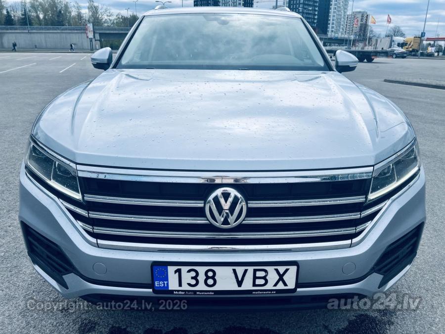 Pelēks Volkswagen Touareg 2020 Tallina, ar dzinēja tilpumu 3.00 L un nobraukumu 112 tūkst. km par 30500 €, foto 6 vietnē AUTOMOTO.COM.LV