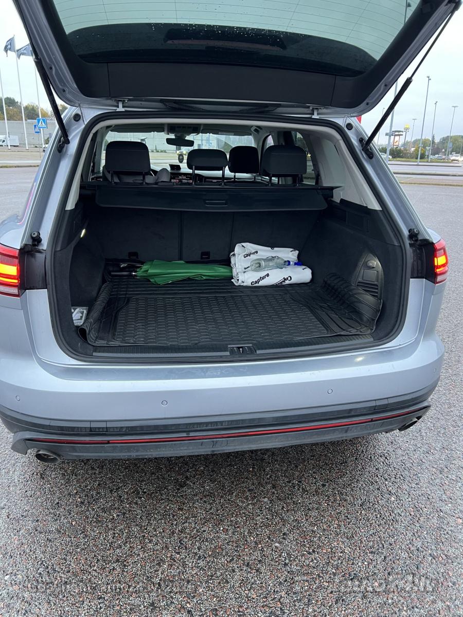 Pelēks Volkswagen Touareg 2020 Tallina, ar dzinēja tilpumu 3.00 L un nobraukumu 112 tūkst. km par 30500 €, foto 11 vietnē AUTOMOTO.COM.LV