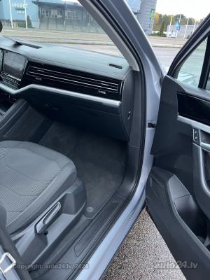 Pelēks Volkswagen Touareg 2020 Tallina, ar dzinēja tilpumu 3.00 L un nobraukumu 112 tūkst. km par 30500 €, foto 12 vietnē AUTOMOTO.COM.LV