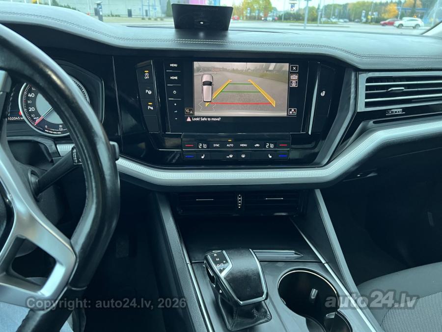 Pelēks Volkswagen Touareg 2020 Tallina, ar dzinēja tilpumu 3.00 L un nobraukumu 112 tūkst. km par 30500 €, foto 15 vietnē AUTOMOTO.COM.LV