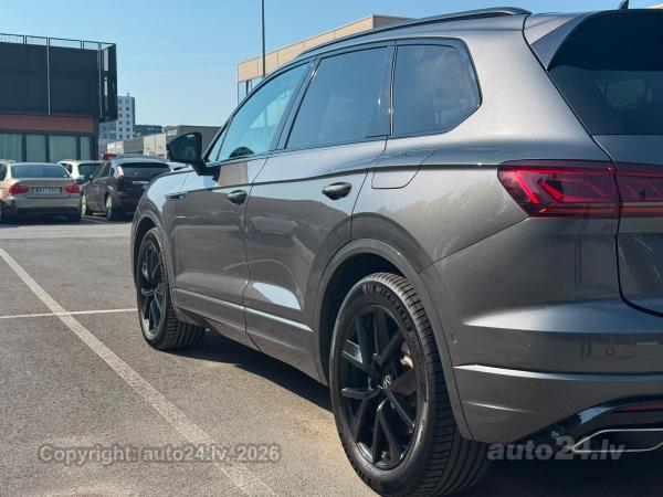 Pelēks Volkswagen Touareg 2020 Tallina, ar dzinēja tilpumu 3.00 L un nobraukumu 119 tūkst. km par 50000 €, foto 6 vietnē AUTOMOTO.COM.LV