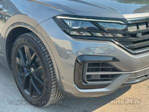 Grey Volkswagen Touareg 2020 in Tallinn, with an engine capacity of 3.00 L and mileage of 119 thousand km for 50000 €, photo 8 on AUTOMOTO.COM.LV
