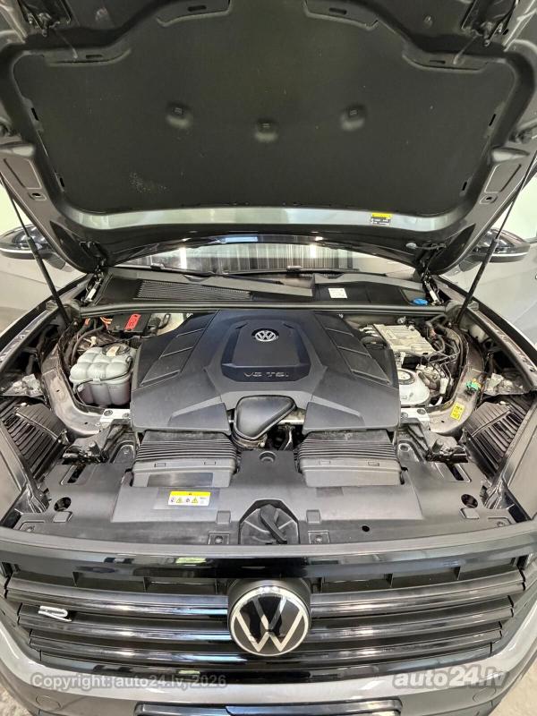 Pelēks Volkswagen Touareg 2020 Tallina, ar dzinēja tilpumu 3.00 L un nobraukumu 119 tūkst. km par 50000 €, foto 8 vietnē AUTOMOTO.COM.LV