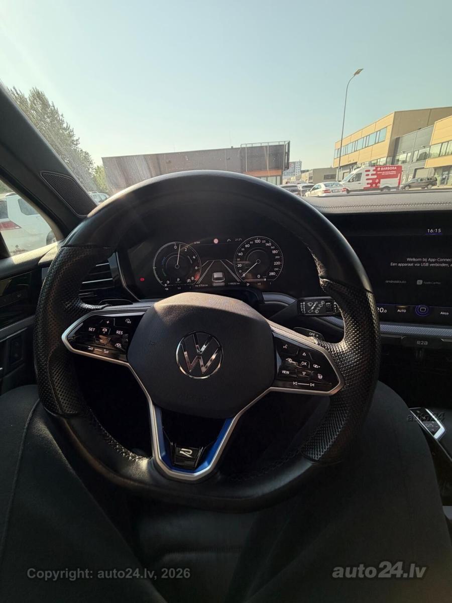 Grey Volkswagen Touareg 2020 in Tallinn, with an engine capacity of 3.00 L and mileage of 119 thousand km for 50000 €, photo 10 on AUTOMOTO.COM.LV