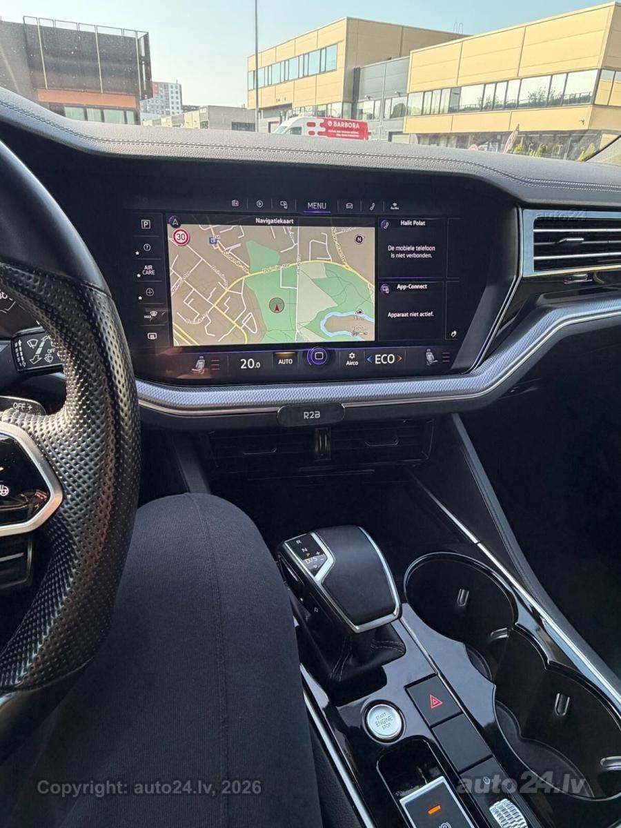 Grey Volkswagen Touareg 2020 in Tallinn, with an engine capacity of 3.00 L and mileage of 119 thousand km for 50000 €, photo 11 on AUTOMOTO.COM.LV
