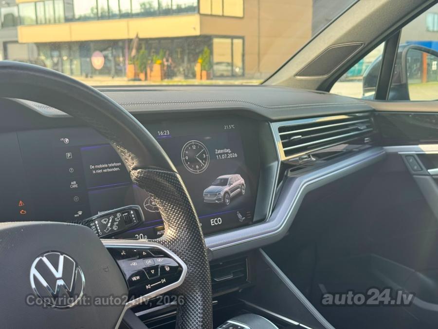 Grey Volkswagen Touareg 2020 in Tallinn, with an engine capacity of 3.00 L and mileage of 119 thousand km for 50000 €, photo 13 on AUTOMOTO.COM.LV