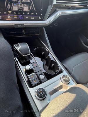 Grey Volkswagen Touareg 2020 in Tallinn, with an engine capacity of 3.00 L and mileage of 119 thousand km for 50000 €, photo 15 on AUTOMOTO.COM.LV