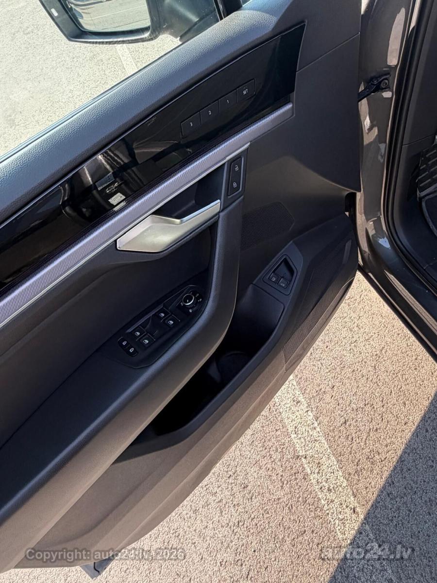 Grey Volkswagen Touareg 2020 in Tallinn, with an engine capacity of 3.00 L and mileage of 119 thousand km for 50000 €, photo 19 on AUTOMOTO.COM.LV
