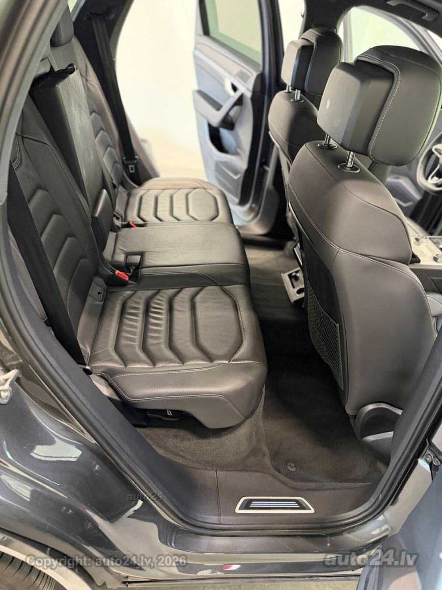 Grey Volkswagen Touareg 2020 in Tallinn, with an engine capacity of 3.00 L and mileage of 119 thousand km for 50000 €, photo 21 on AUTOMOTO.COM.LV