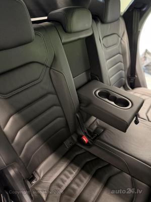 Grey Volkswagen Touareg 2020 in Tallinn, with an engine capacity of 3.00 L and mileage of 119 thousand km for 50000 €, photo 22 on AUTOMOTO.COM.LV