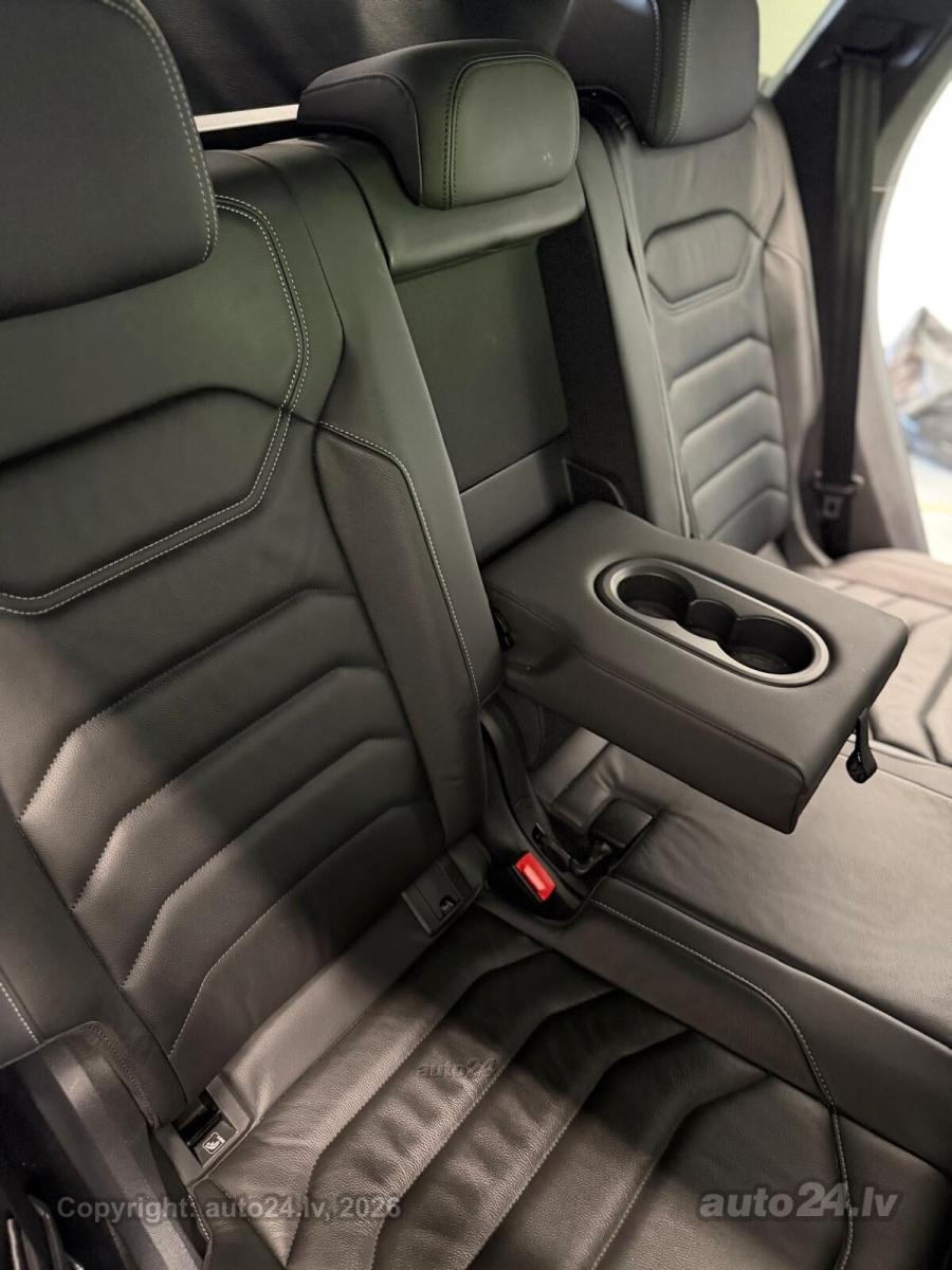 Grey Volkswagen Touareg 2020 in Tallinn, with an engine capacity of 3.00 L and mileage of 119 thousand km for 50000 €, photo 22 on AUTOMOTO.COM.LV