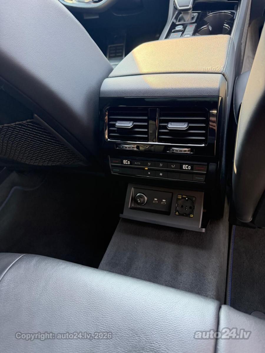 Grey Volkswagen Touareg 2020 in Tallinn, with an engine capacity of 3.00 L and mileage of 119 thousand km for 50000 €, photo 23 on AUTOMOTO.COM.LV