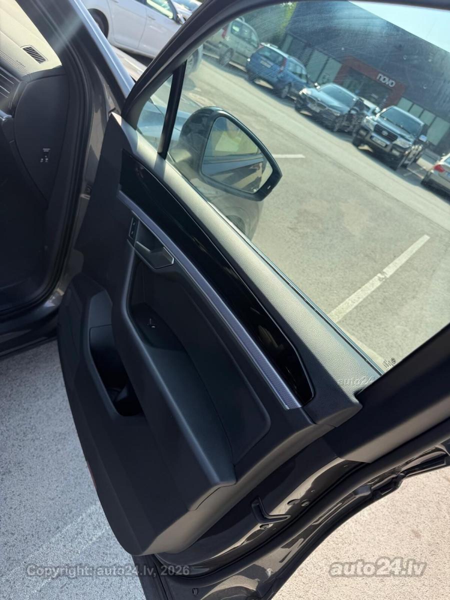 Grey Volkswagen Touareg 2020 in Tallinn, with an engine capacity of 3.00 L and mileage of 119 thousand km for 50000 €, photo 26 on AUTOMOTO.COM.LV
