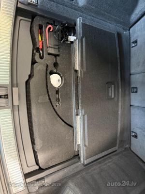 Grey Volkswagen Touareg 2020 in Tallinn, with an engine capacity of 3.00 L and mileage of 119 thousand km for 50000 €, photo 29 on AUTOMOTO.COM.LV