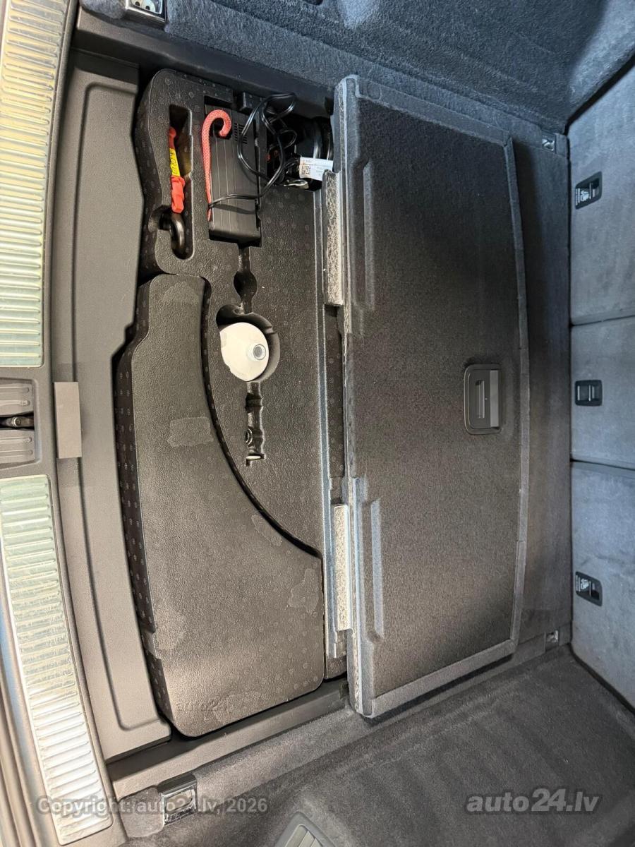 Grey Volkswagen Touareg 2020 in Tallinn, with an engine capacity of 3.00 L and mileage of 119 thousand km for 50000 €, photo 29 on AUTOMOTO.COM.LV