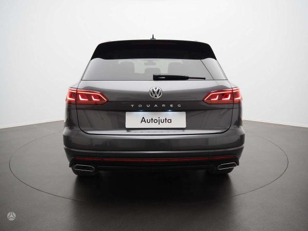 Grey Volkswagen Touareg 2020 in Vilnius, with an engine capacity of 2.97 L and mileage of 184 thousand km for 39000 €, photo 5 on AUTOMOTO.COM.LV