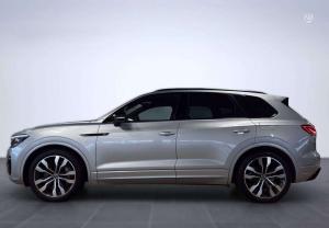 Pelēks Volkswagen Touareg 2021 Viļņa, ar dzinēja tilpumu 3.00 L un nobraukumu 90 tūkst. km par 52999 €, foto 4 vietnē AUTOMOTO.COM.LV